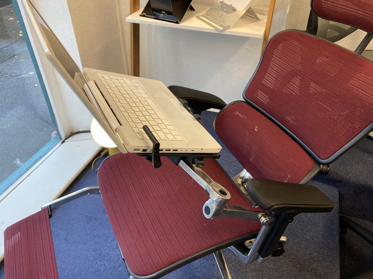Notebook stand | Backworld